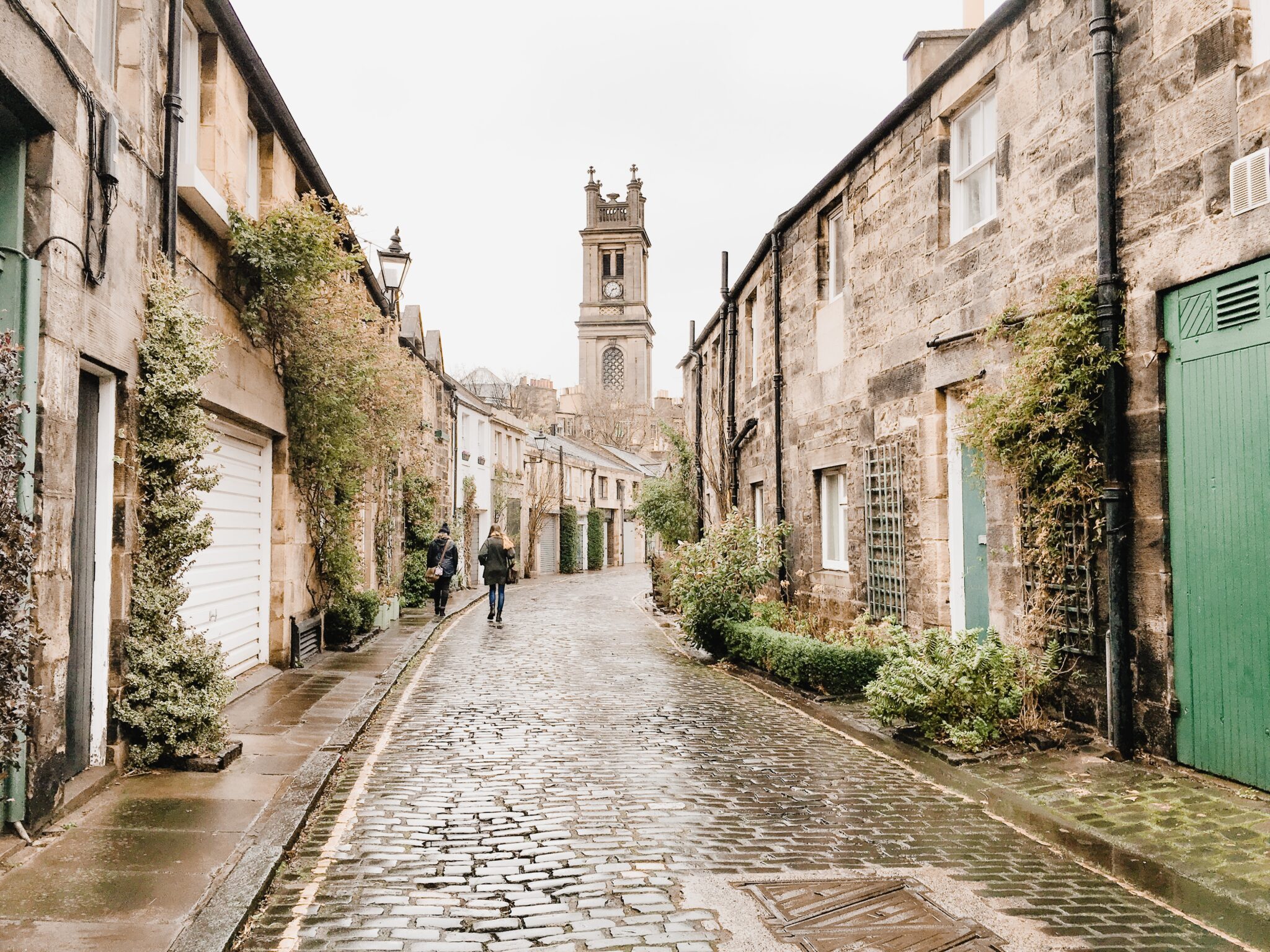 Edinburgh on Budget | How to Save Money While Traveling